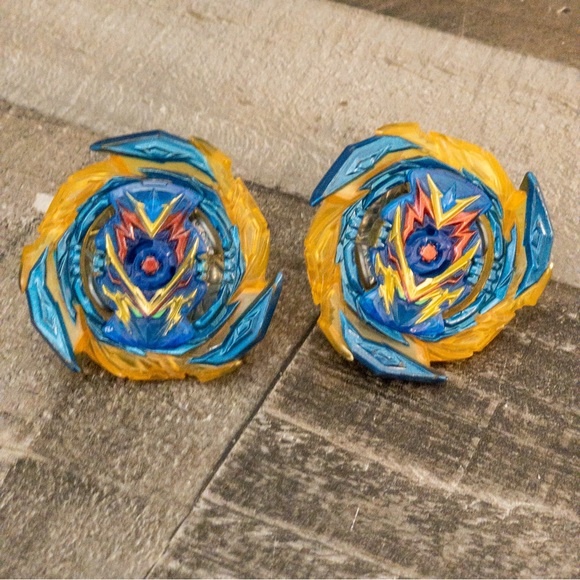 Toys | Beyblade Burst Surge Hasbro Brave Valtryek V6 Lot Random ...